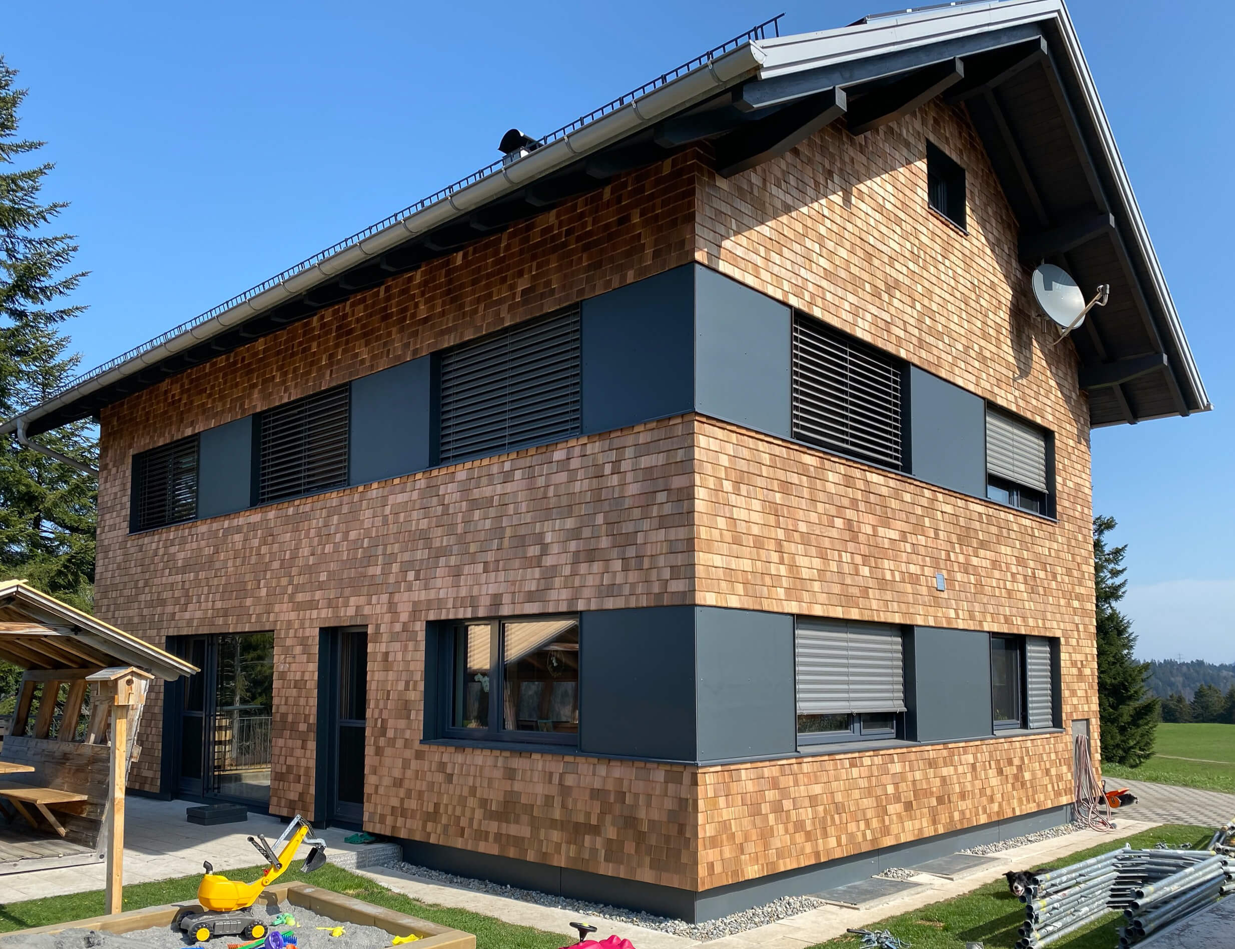 Haus mit geschindelter Fassade - Holzbau Hannes